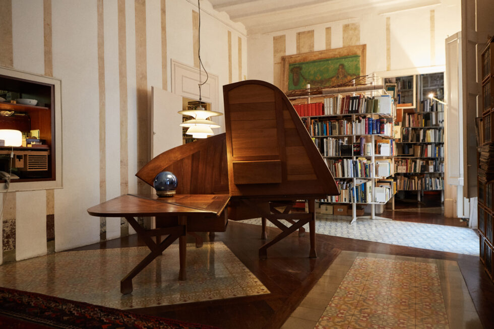 Los muebles domésticos que Enric Miralles se inventó — Flat Magazine